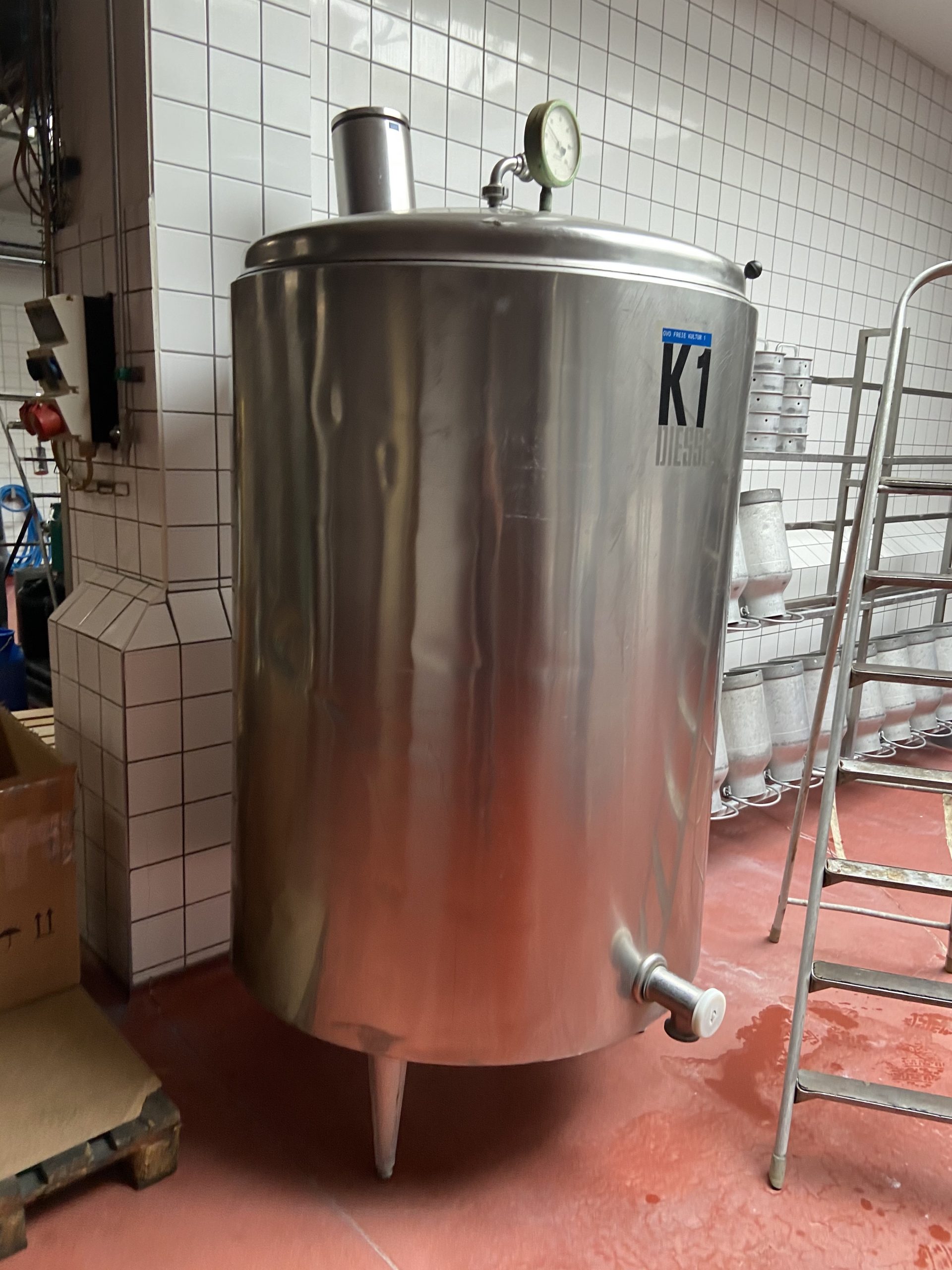 Емкость из нержавеющей стали б/у, 1500 л | M&E Trading